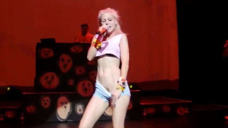 Голая Yolandi Visser — Muzoko